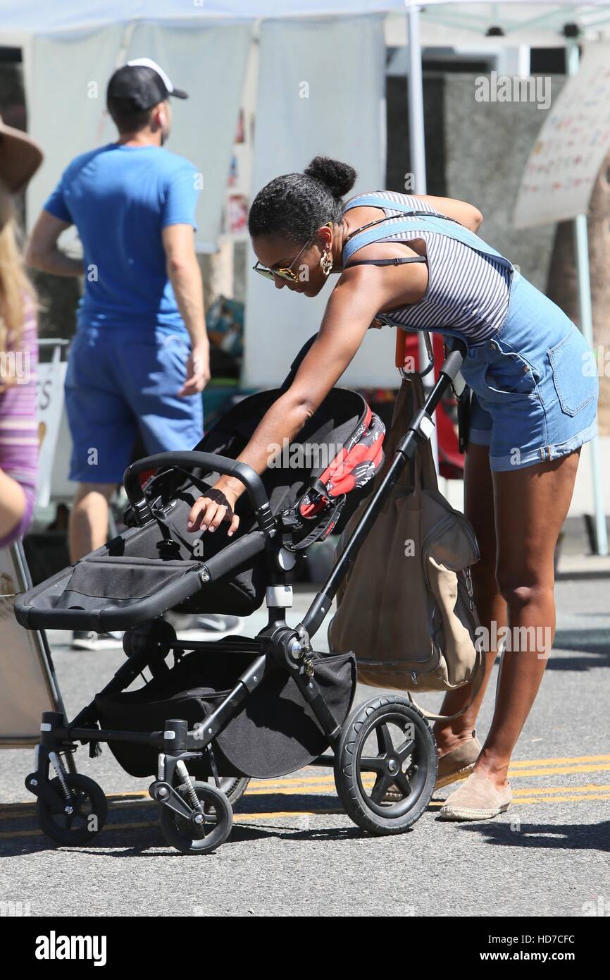 Marsha Thomason und Craig Sykes besuchen ein Bauernmarkt mit ihrer ...
