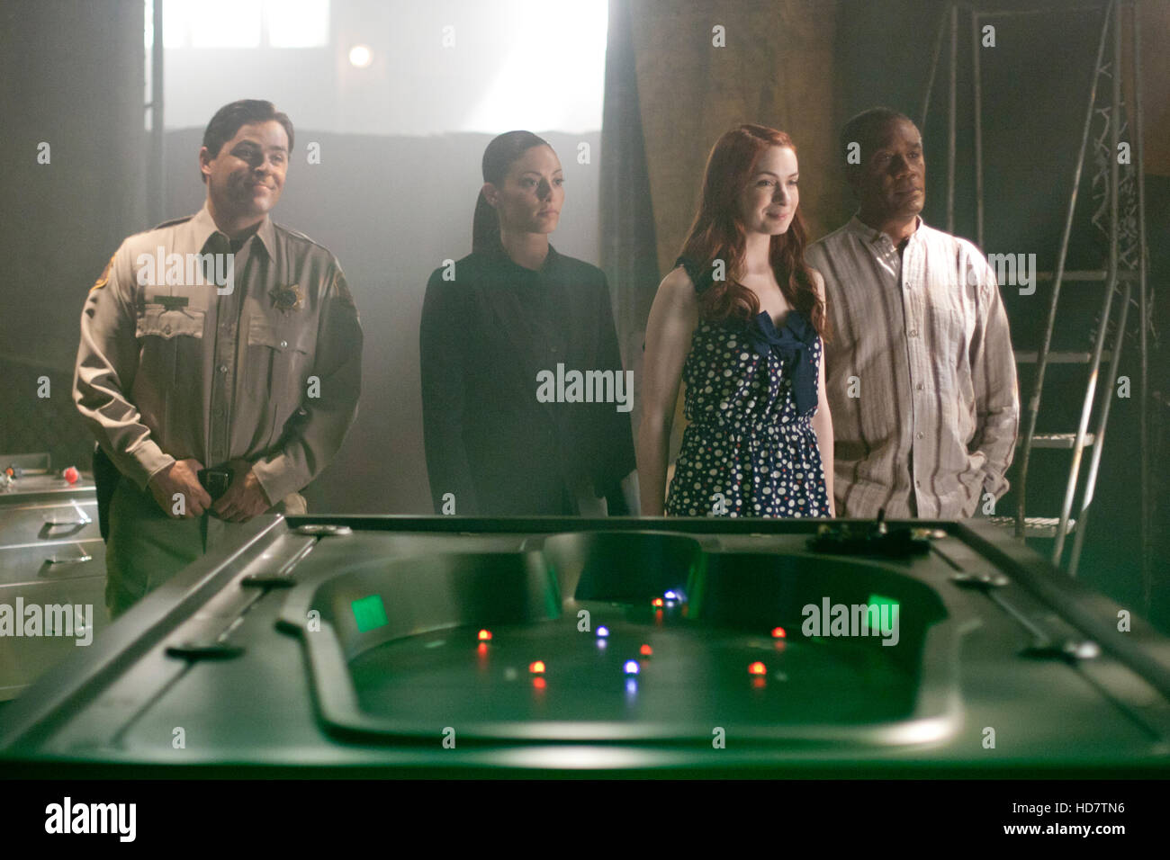 EUREKA, (von links): Erica Cerra, Felicia Day, Kavan Smith, Joe Morton ...