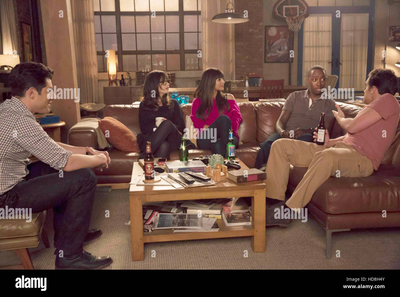 NEUE Mädchen, l-r: Max Greenfield, Zooey Deschanel, Hannah Simone, Lamorne Morris, Jake Johnson ...