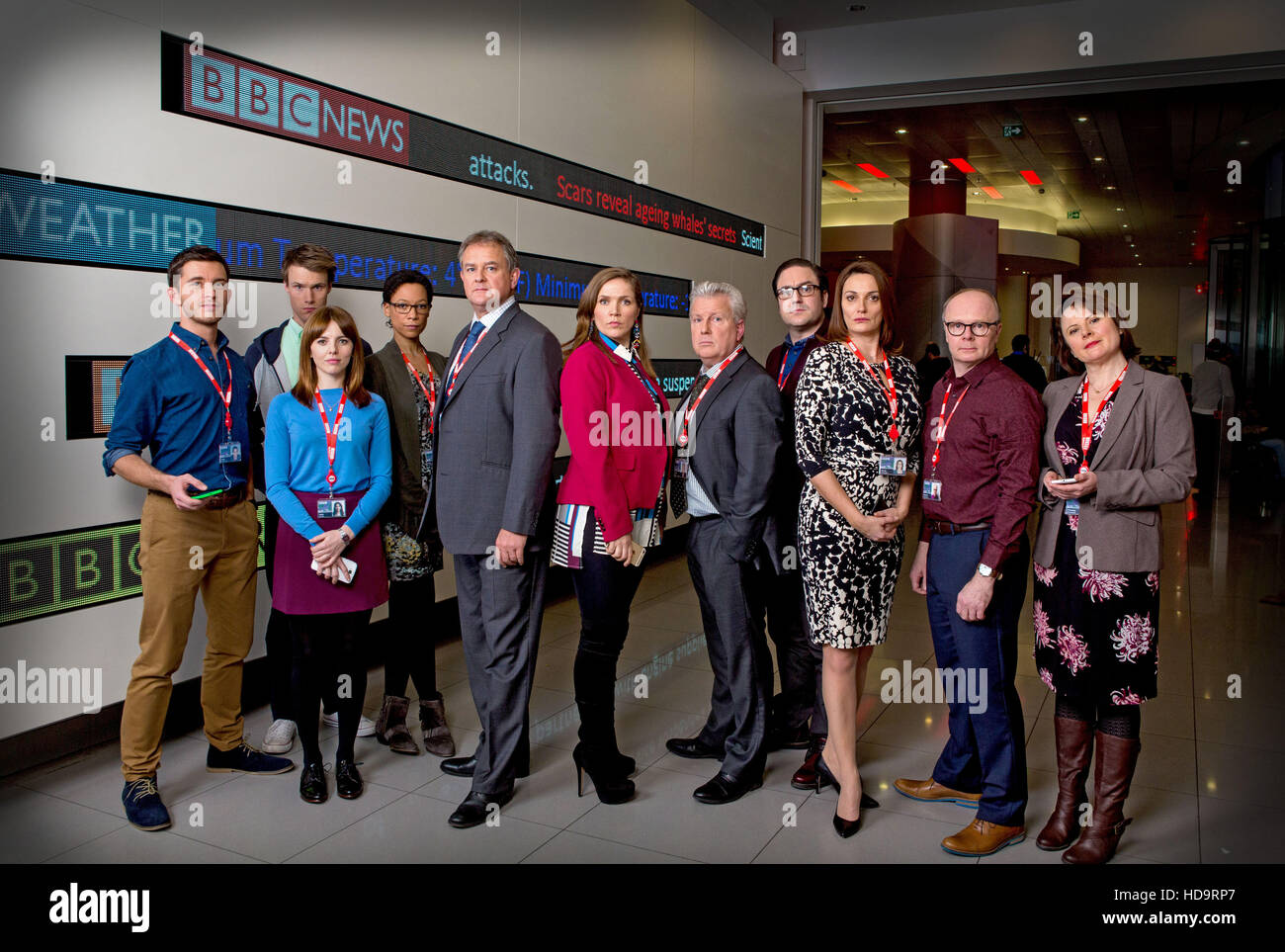 W1A (v.l.): Jonathan Bailey, Hugh Skinner, Ophelia Lovibond, Nina ...