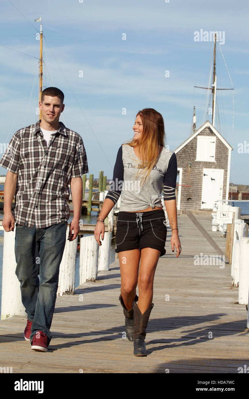 DER Weinberg (von links): Ben Rossi, Katze Todd, "Welcome To The Black ...