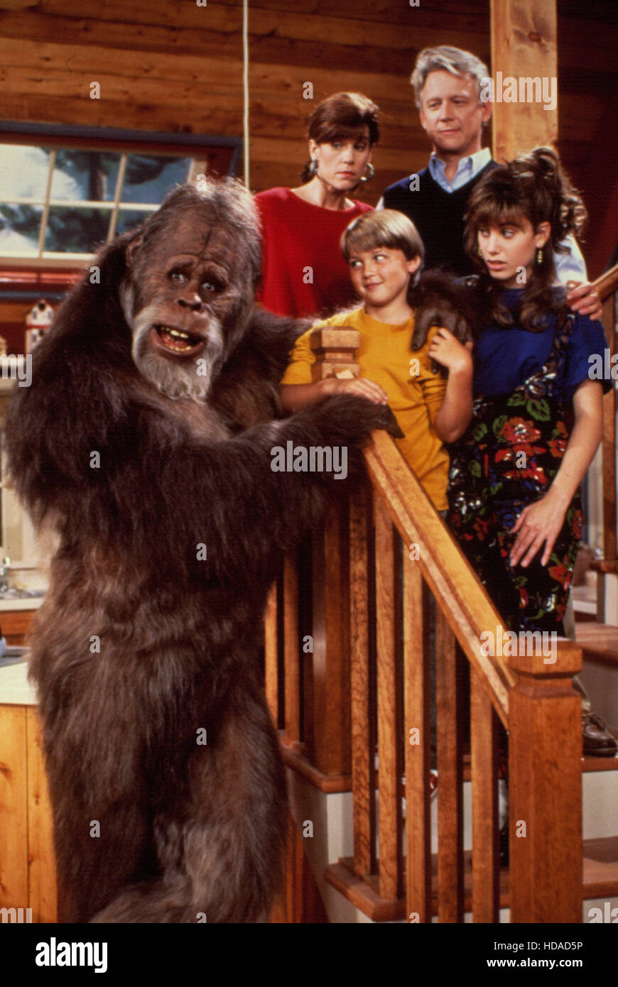 HARRY AND THE HENDERSONS Zachary Bostrom, Molly Cheek, Bruce Davison ...