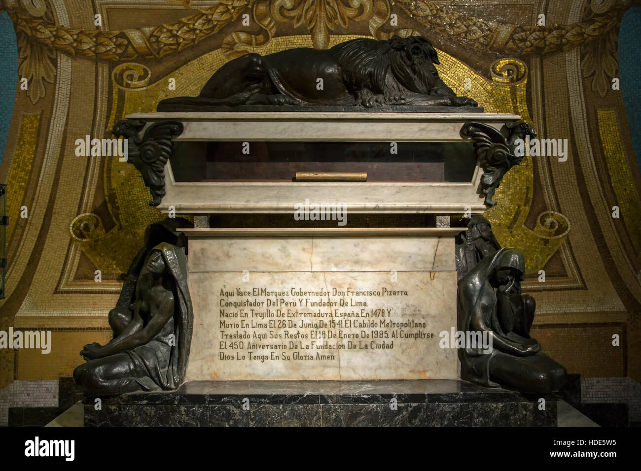 Grab von Francisco Pizarro, die Kathedrale von Lima, Lima, Peru ...