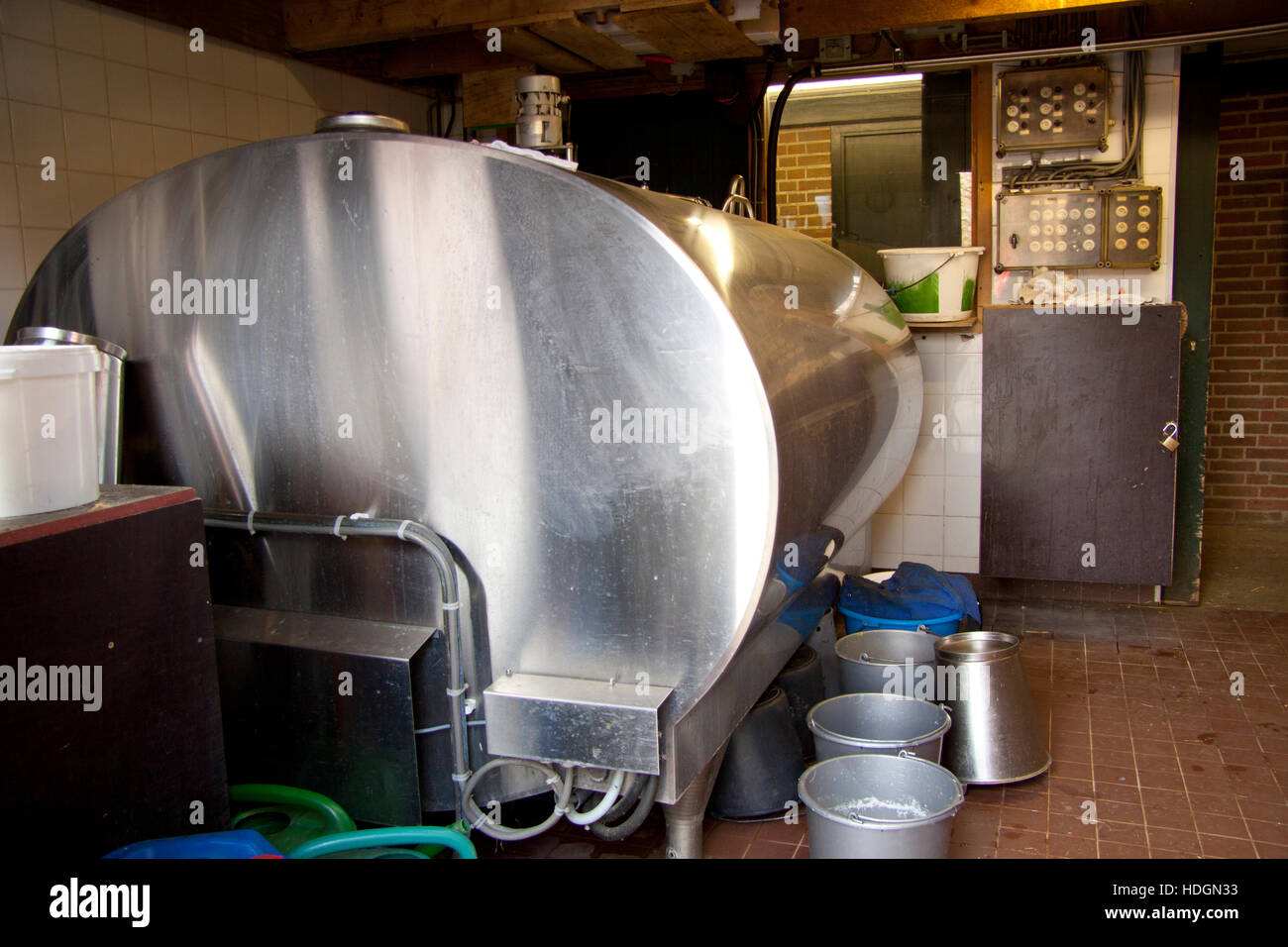Milch tank -Fotos und -Bildmaterial in hoher Auflösung – Alamy