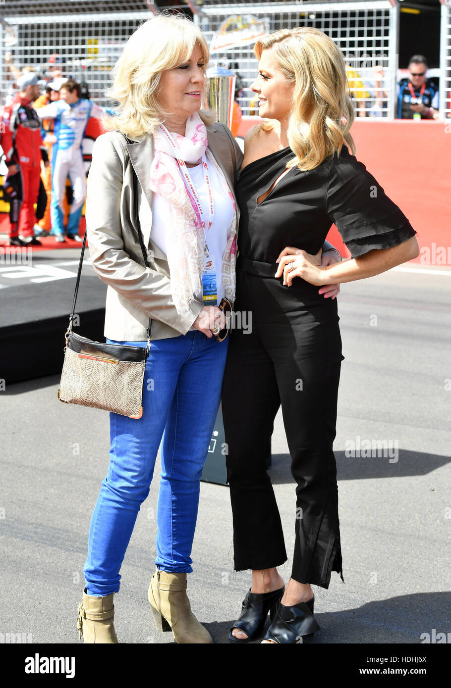 Natalie bassingthwaite trifft julie bamford -Fotos und -Bildmaterial in ...