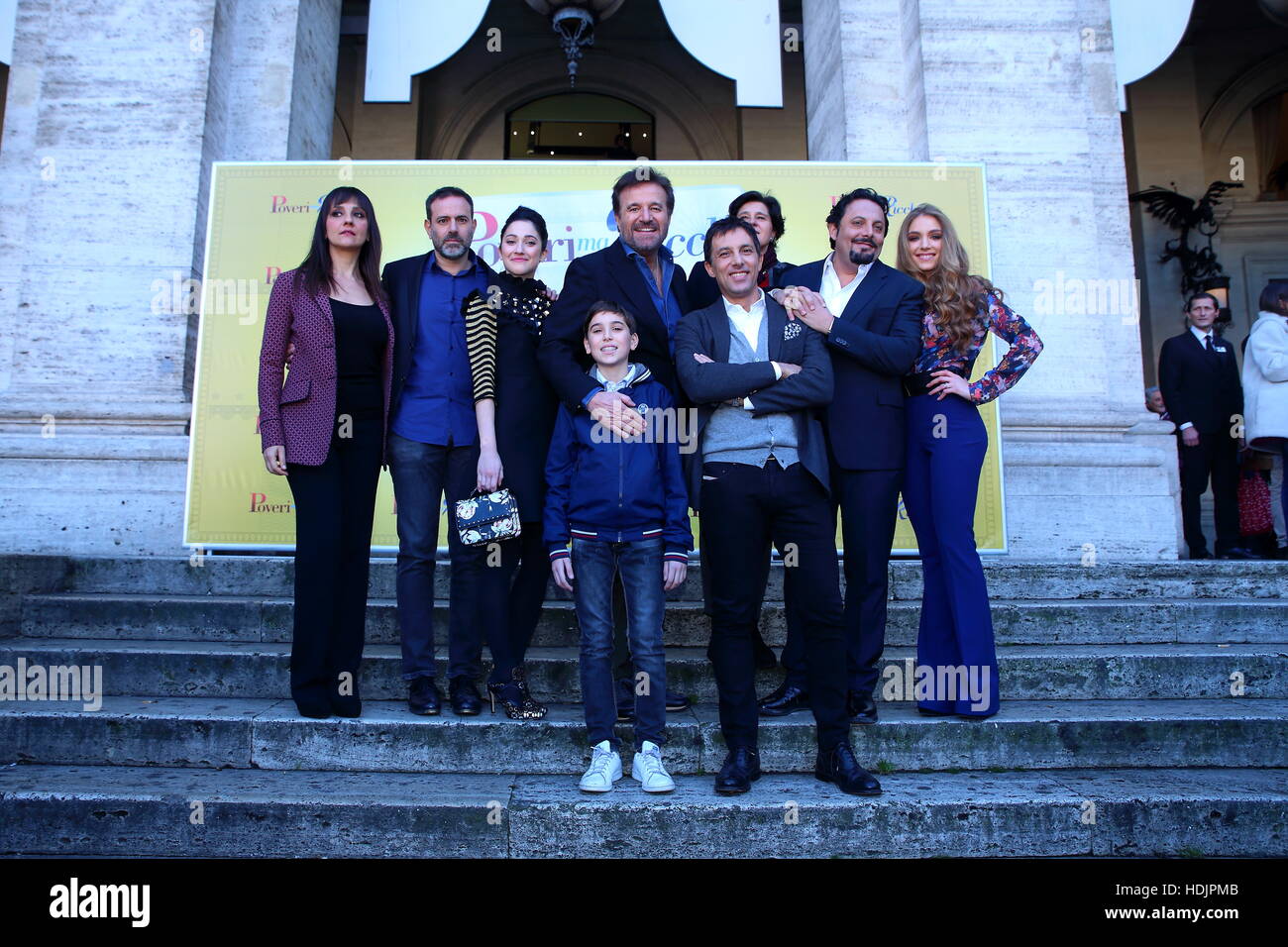 Poveri ma ricchi -Fotos und -Bildmaterial in hoher Auflösung – Alamy