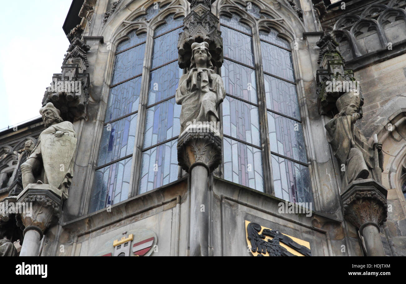 Gothic statues -Fotos und -Bildmaterial in hoher Auflösung – Alamy