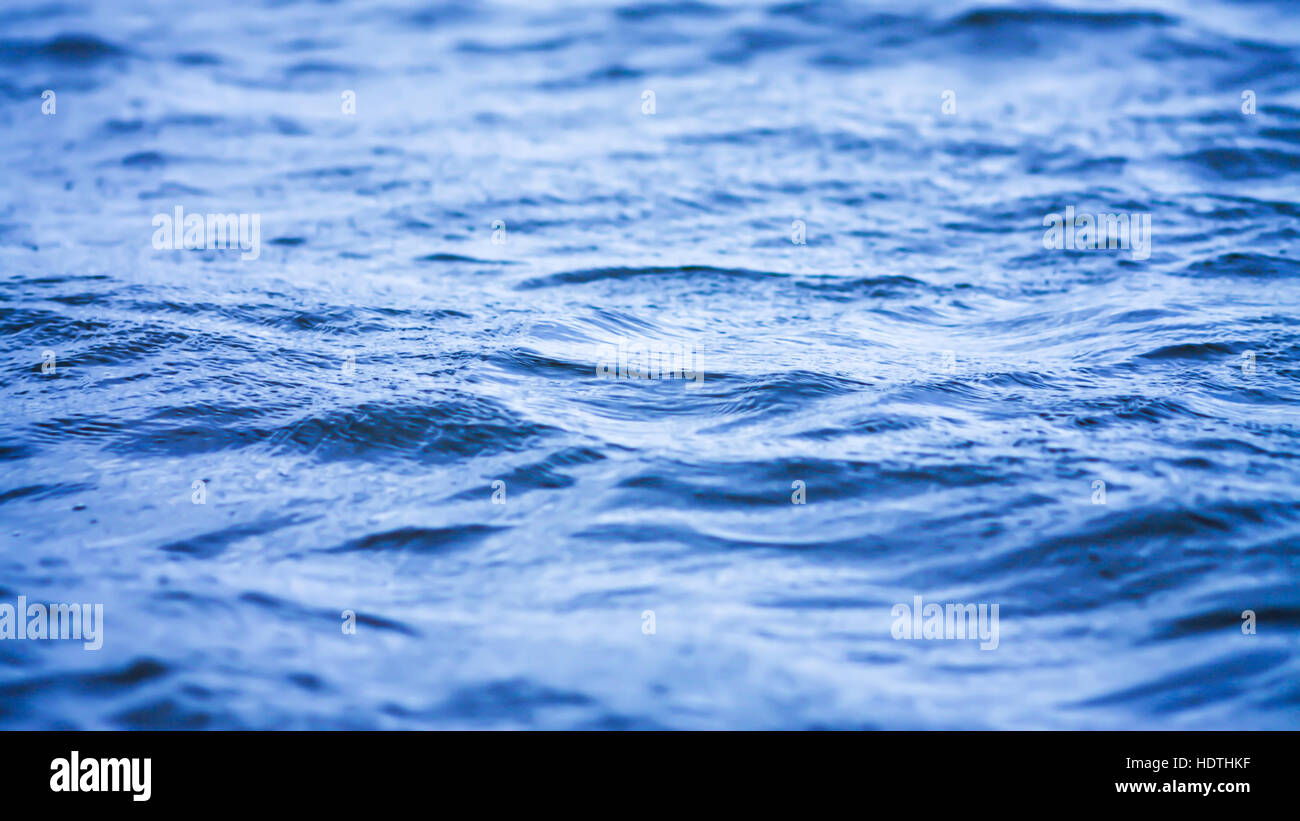 Blaue welle wasser -Fotos und -Bildmaterial in hoher Auflösung – Alamy