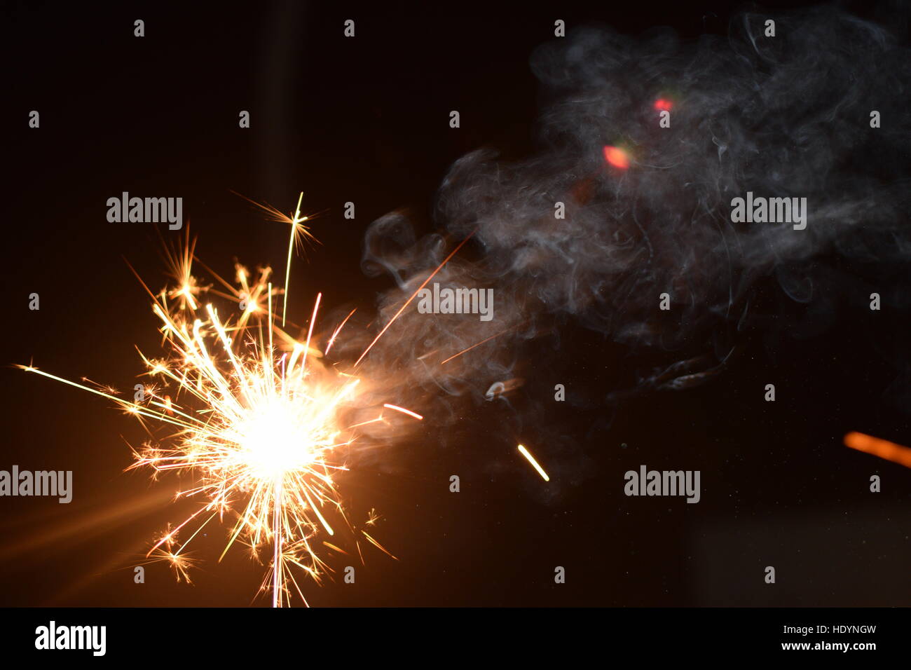 Schönes feuer -Fotos und -Bildmaterial in hoher Auflösung – Alamy