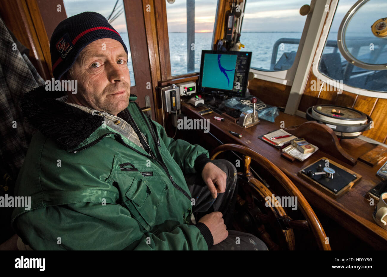 Dorum-Neufeld, Deutschland. 24. November 2016. Shrimp-Fischer Stephan ...