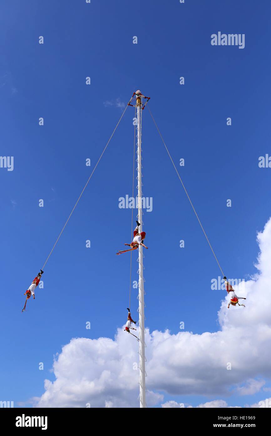 Men voladores -Fotos und -Bildmaterial in hoher Auflösung – Alamy