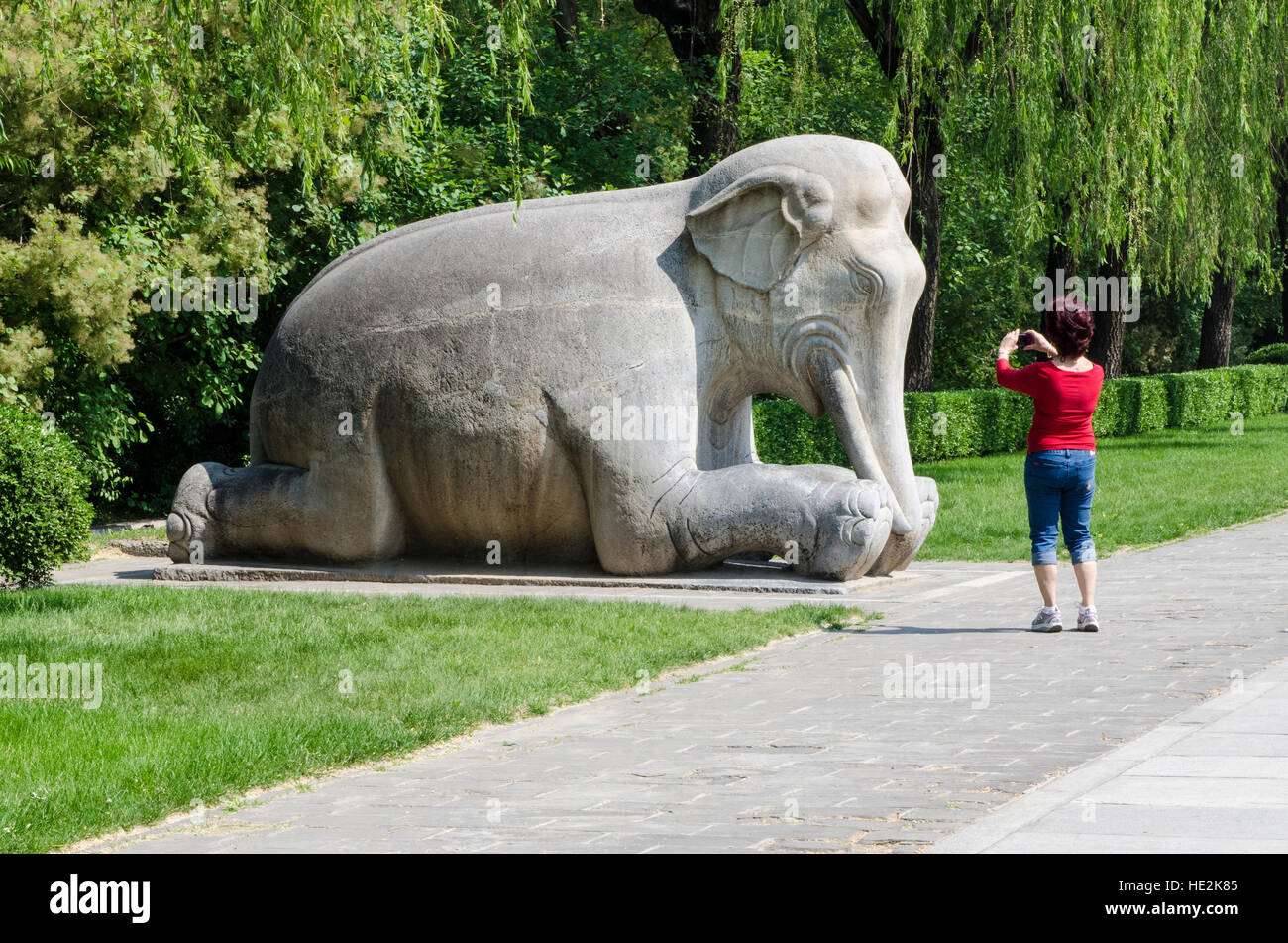 Geschnitzten Stein Elefant Tier Statue göttlichen Road, Heiligen Weg ...