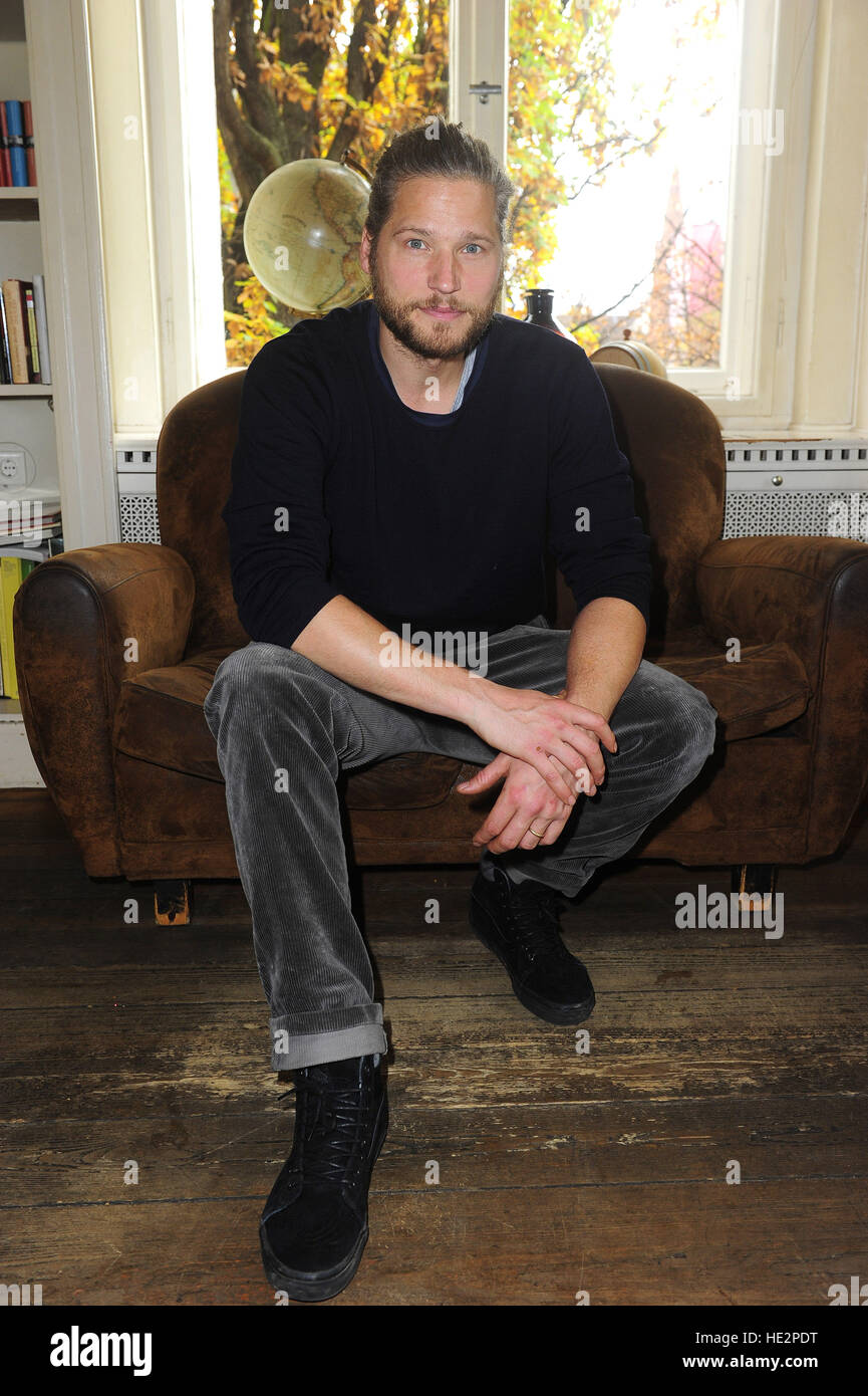 Fototermin für neue Folgen der ZDF-Serie "Sterben Bergretter" im Cafe ...