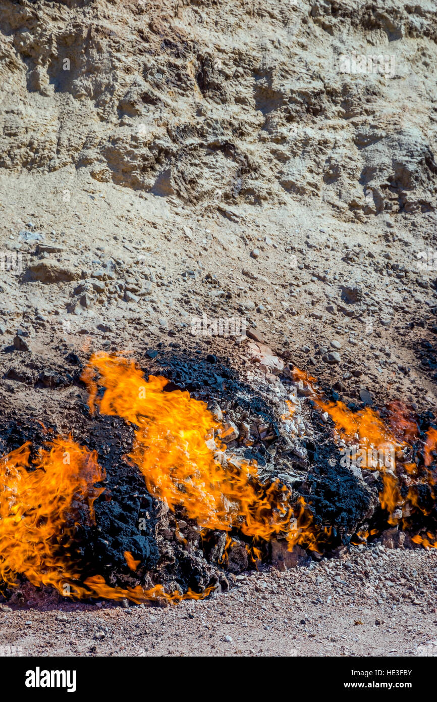 Brennende felsen am flammenden berg im baku -Fotos und -Bildmaterial in ...