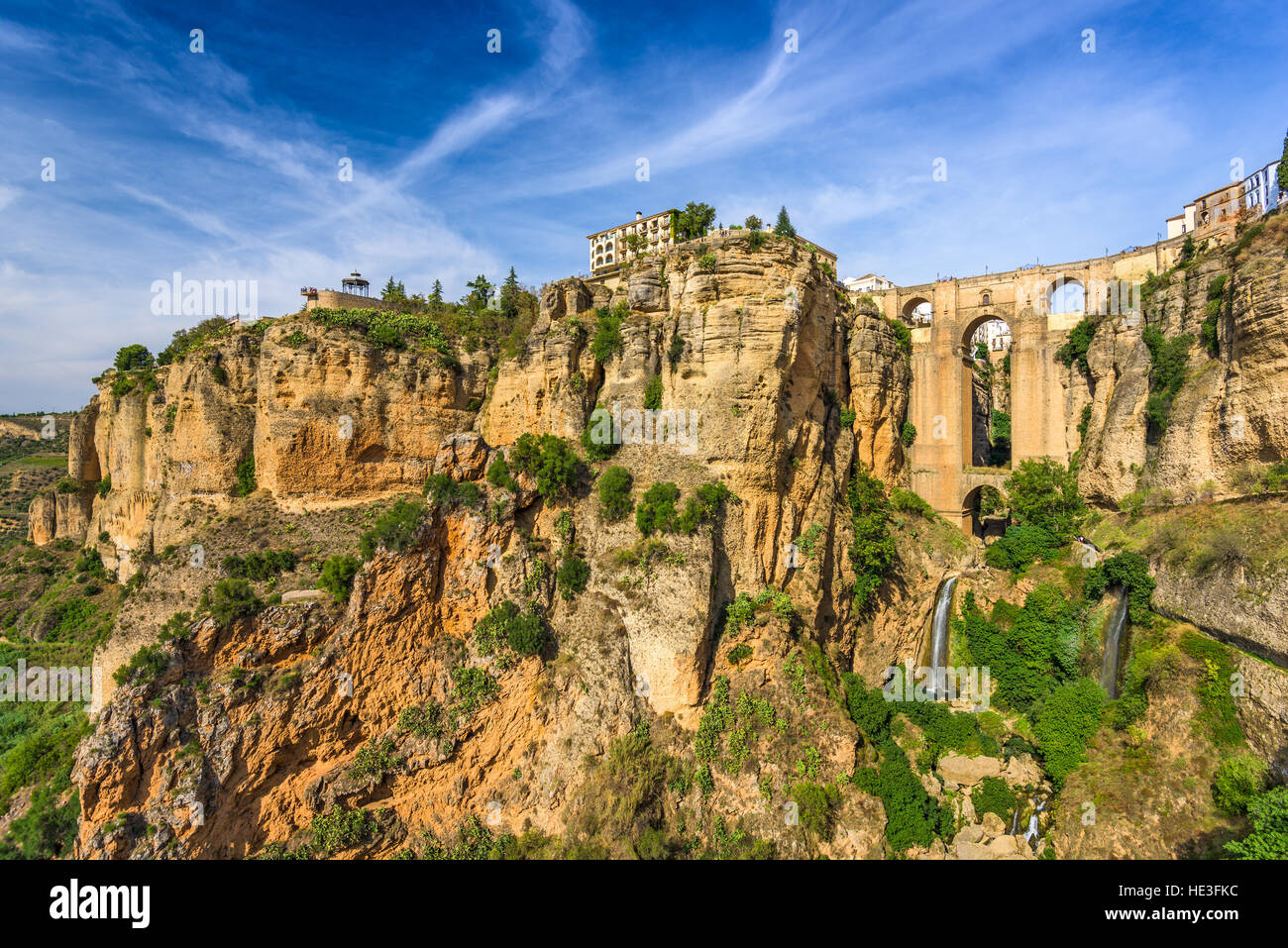 Ronda, Spanien an der Brücke Puente Nuevo Stockfotografie - Alamy