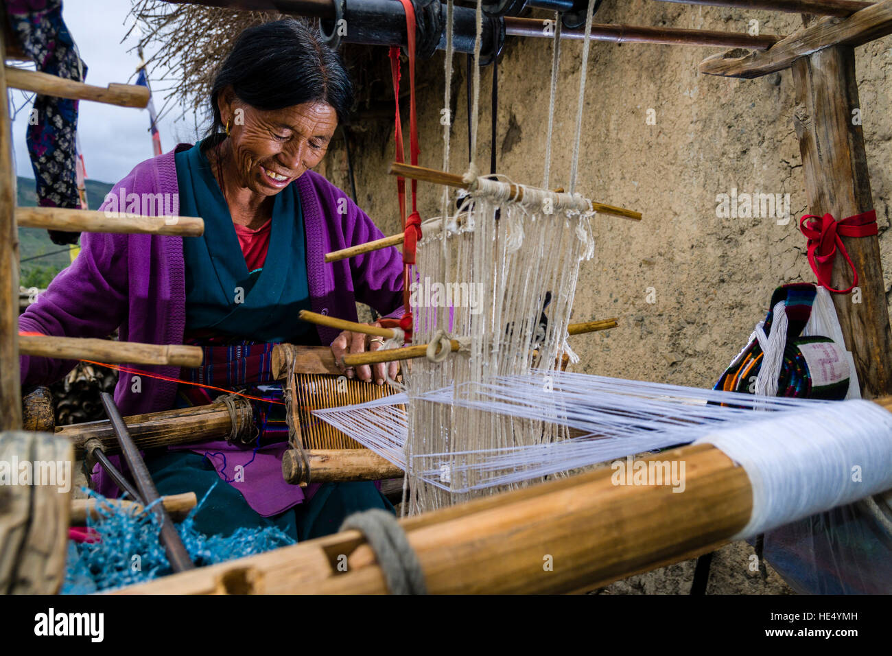 Weaving nepal -Fotos und -Bildmaterial in hoher Auflösung – Alamy