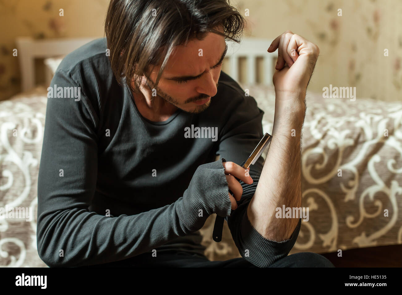 Adern schneiden -Fotos und -Bildmaterial in hoher Auflösung – Alamy