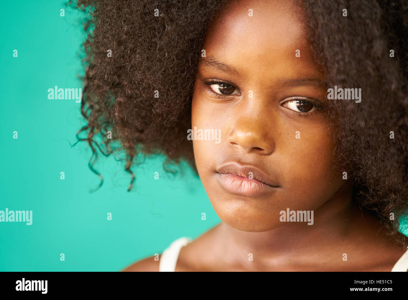 African child sad -Fotos und -Bildmaterial in hoher Auflösung – Alamy