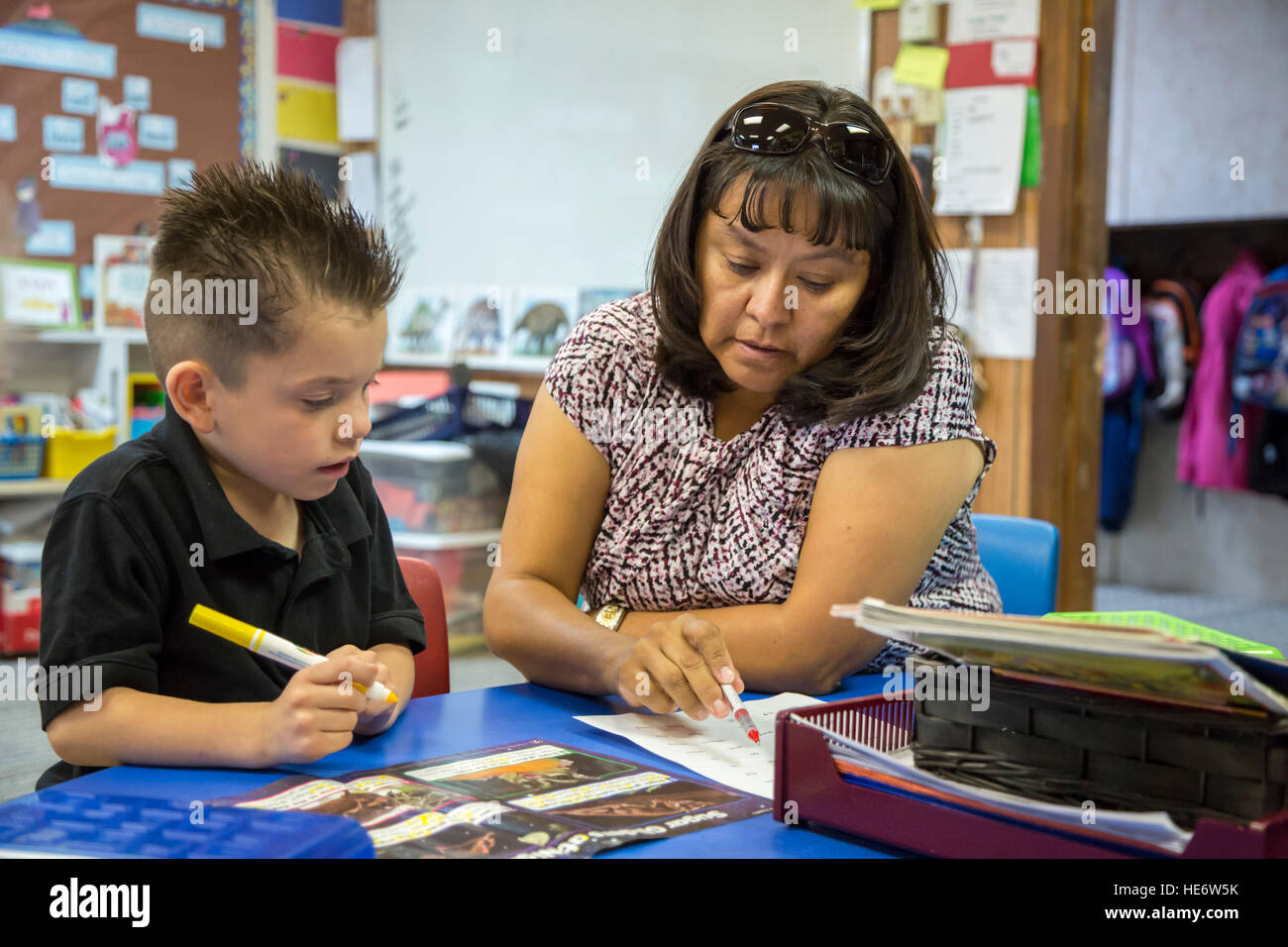 Indian teacher -Fotos und -Bildmaterial in hoher Auflösung – Alamy