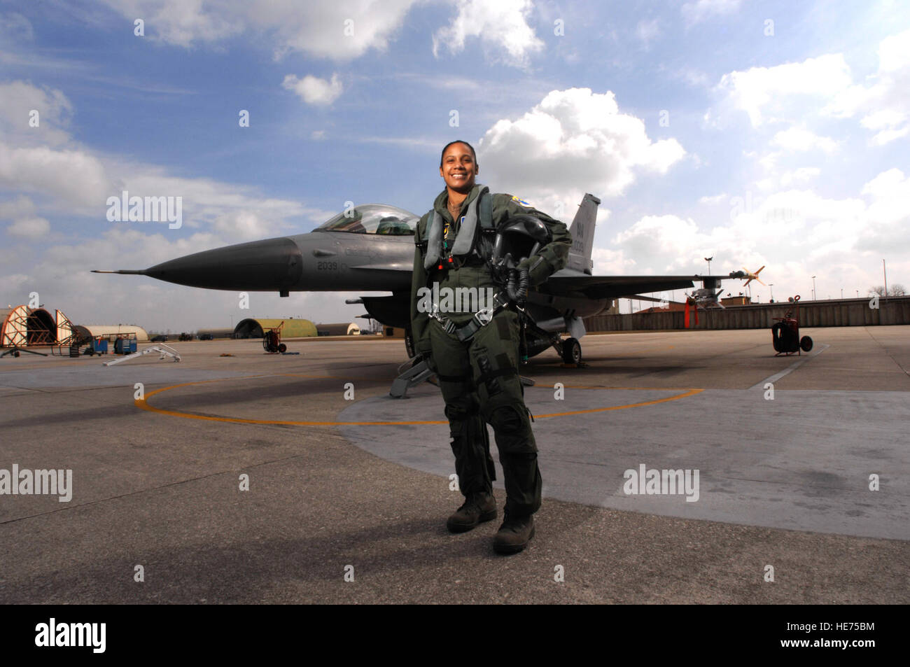 Die erste weibliche kampfpilotin der us luftwaffe -Fotos und ...