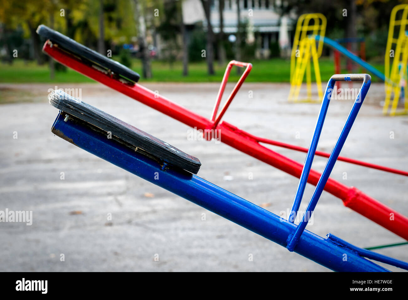 Teeter totter -Fotos und -Bildmaterial in hoher Auflösung – Alamy