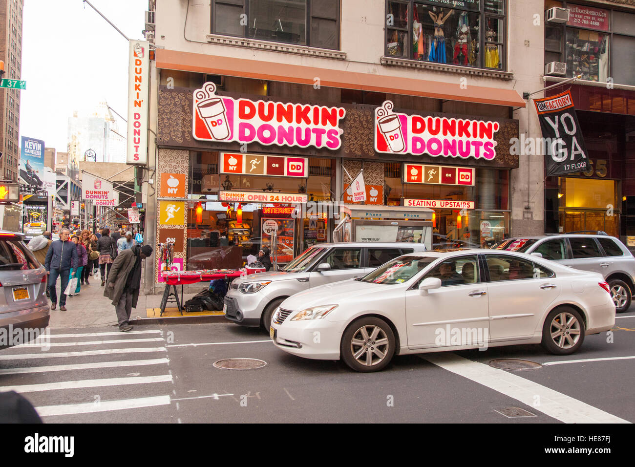 Dunkin donuts store front -Fotos und -Bildmaterial in hoher Auflösung ...