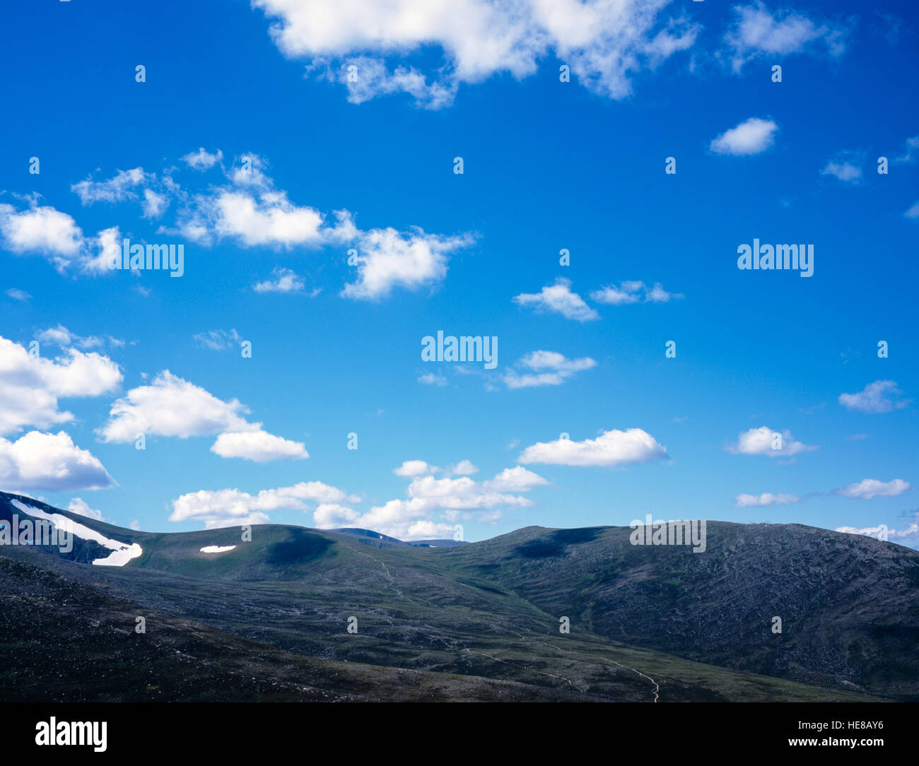 Coire ein t-Sneachda Stob Coire ein t-Sneachda und Cairn man vom Pfad ...