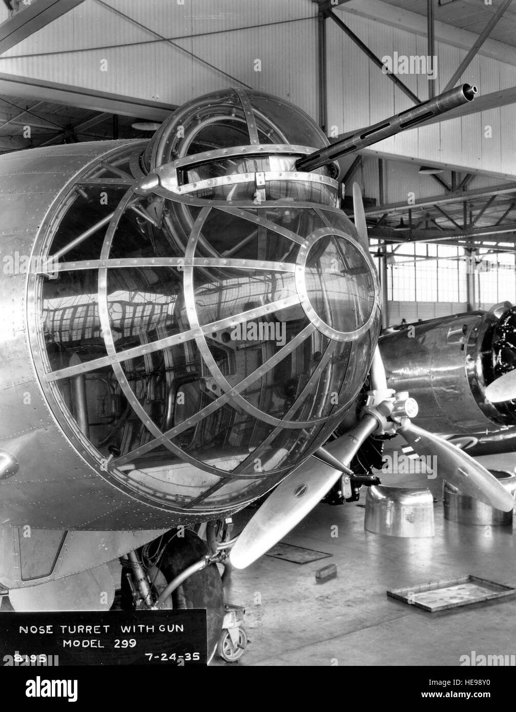 Boeing XB-17 (Modell 299) Nase mit Pistole Revolver. (Foto der US Air ...