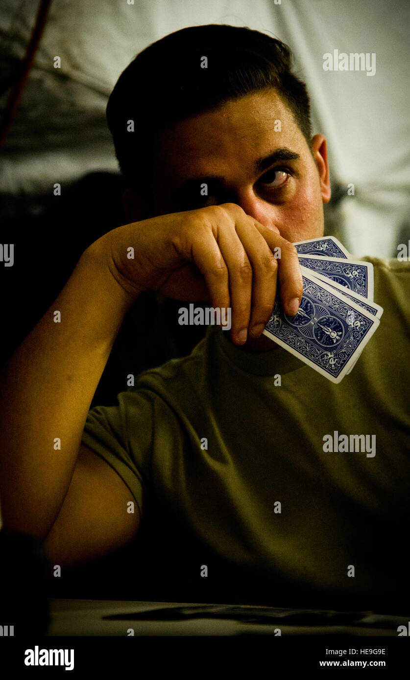 US Air Force Staff Sgt Nicholas Burdick, ein Fahrzeug-Betreuer ...