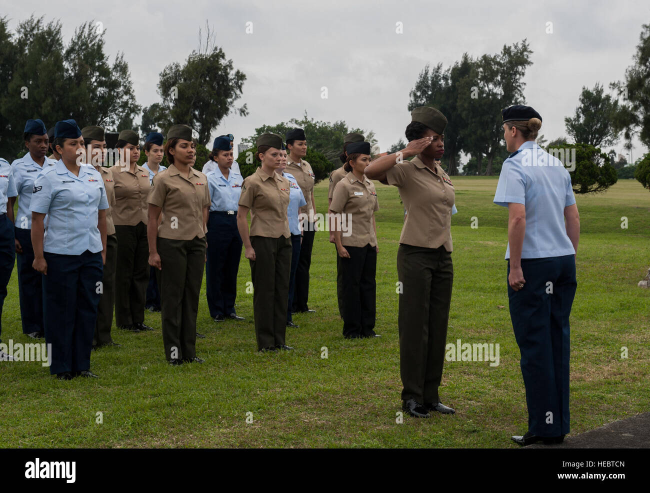 Mitglieder der Frauen History Month Retreat Zeremonie begrüßen US Air ...