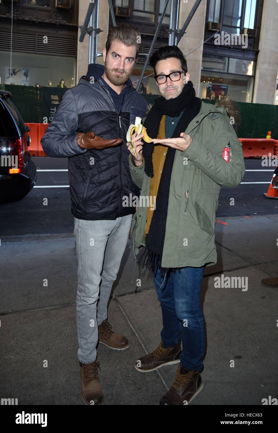 New York, NY, USA. 20. Dezember 2016. Rhett und Link, Rhett James ...
