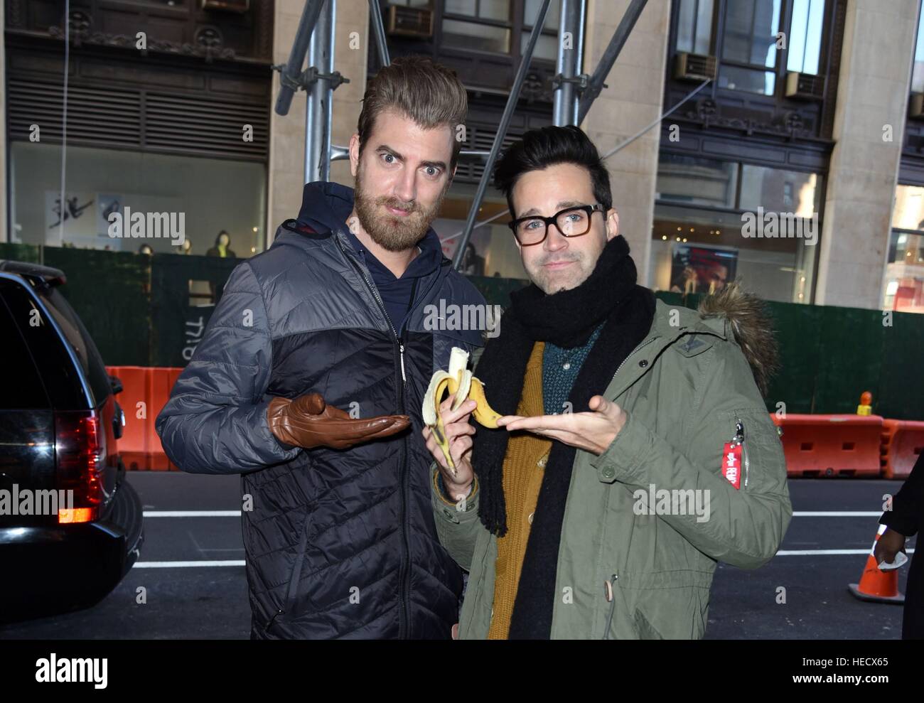 New York, NY, USA. 20. Dezember 2016. Rhett und Link, Rhett James ...