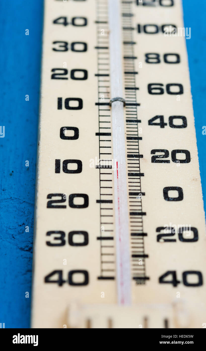 Thermometer minus degrees -Fotos und -Bildmaterial in hoher Auflösung ...