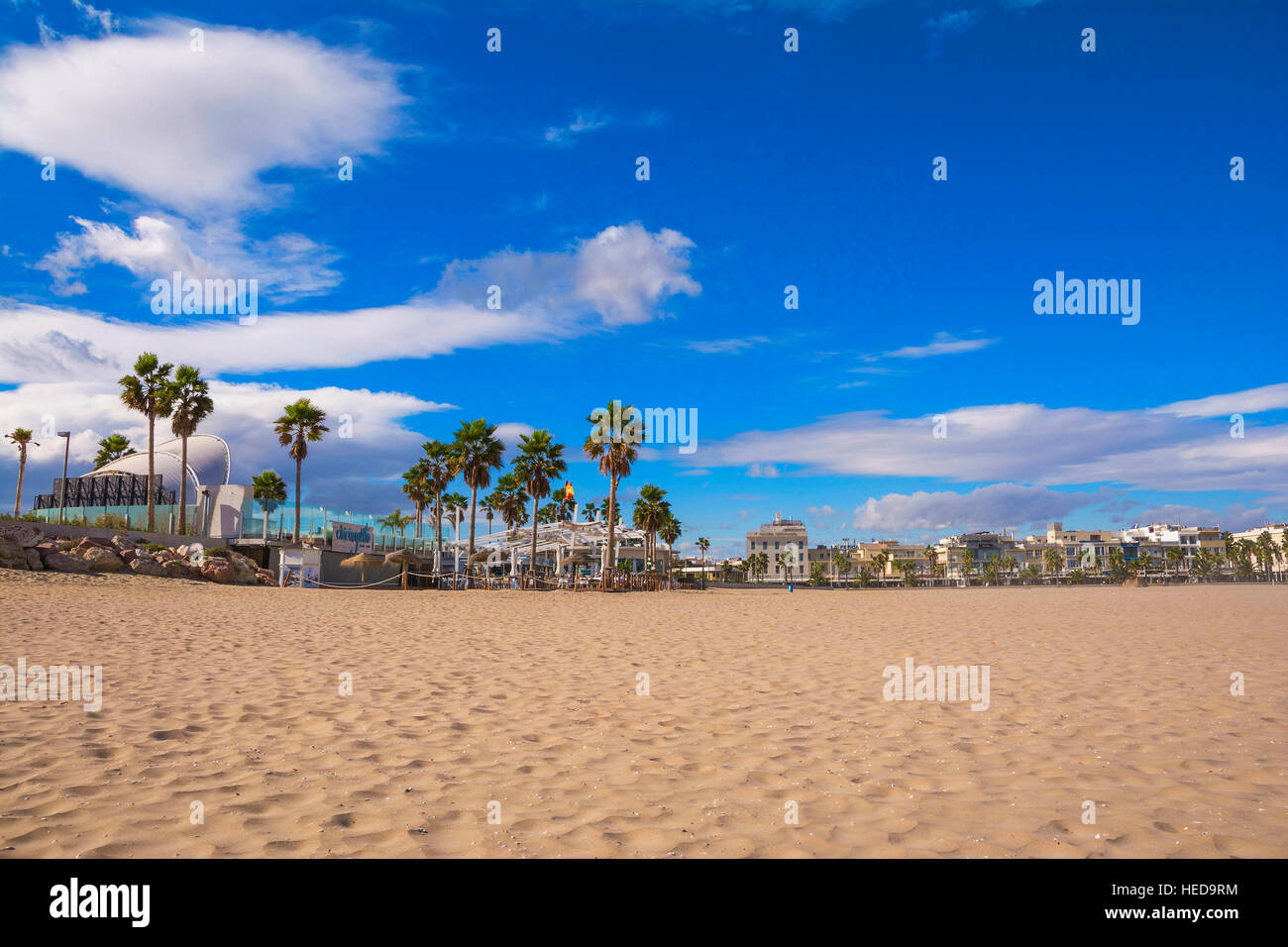 Strandpromenade mit Hotels und Restaurants am Malvarrosa Strand in der ...