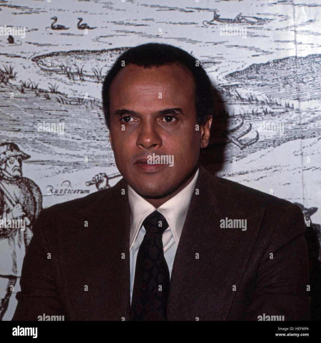 Der Amerikanische Sänger, Schauspieler Und Entertainer Harry Belafonte Bei Einer Pressekonferenz ...