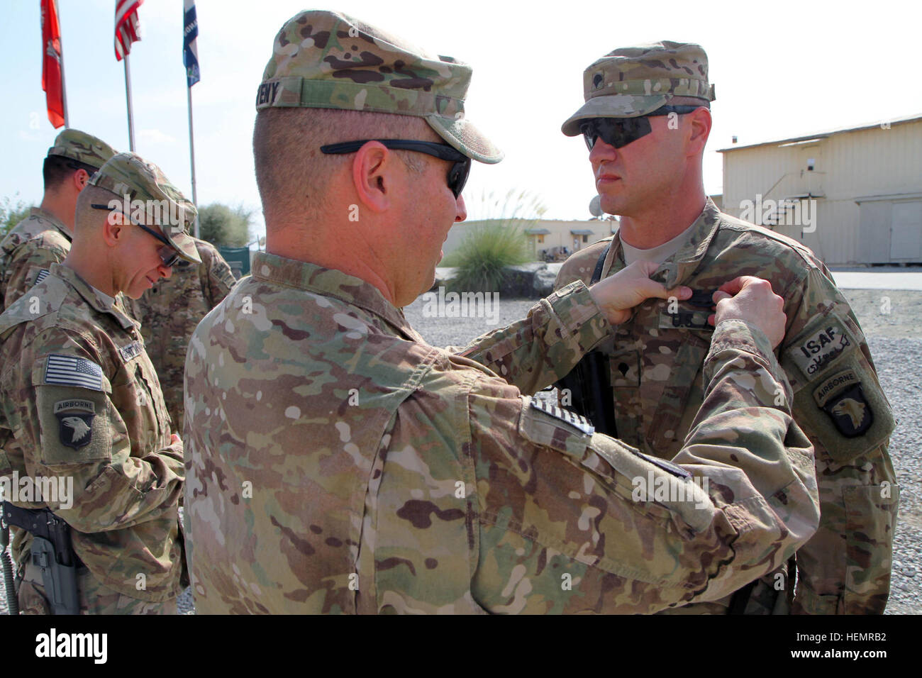 US Army Spc. Colby B. Pacek, ein Soldat mit dem 4. Brigade spezielle ...