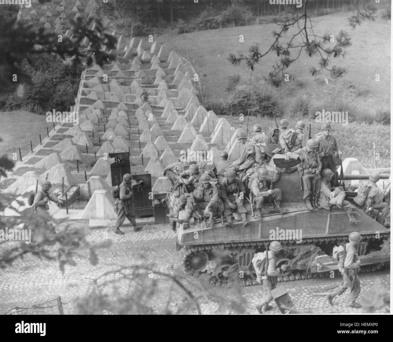 39. Infanterie-Brigade der US-Armee überquert die Siegfried-Linie ...
