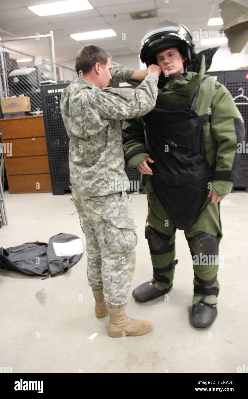 Eod bombe anzug -Fotos und -Bildmaterial in hoher Auflösung – Alamy