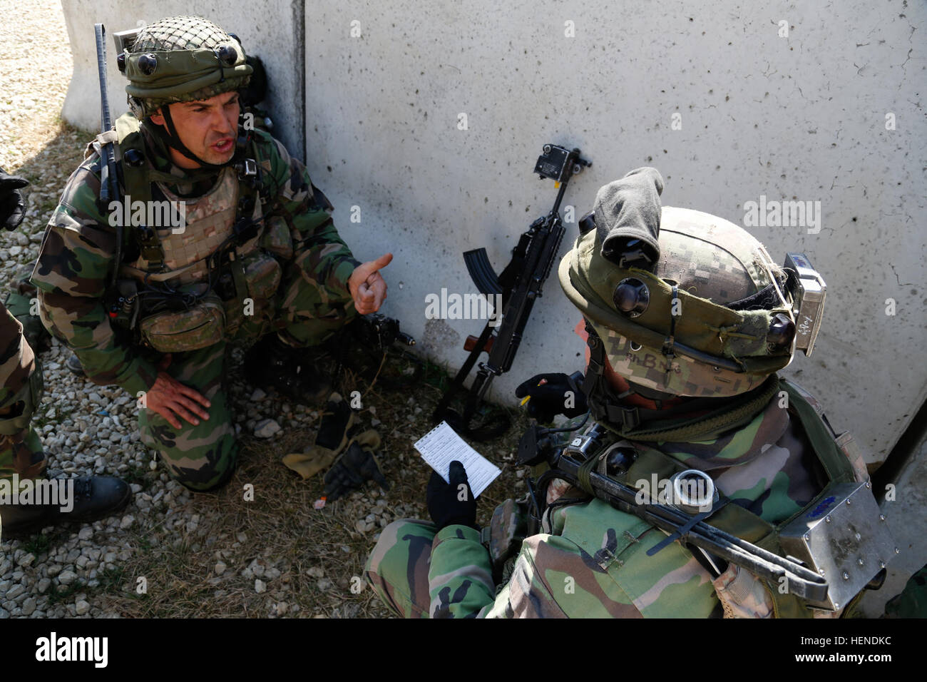 Military production line -Fotos und -Bildmaterial in hoher Auflösung ...