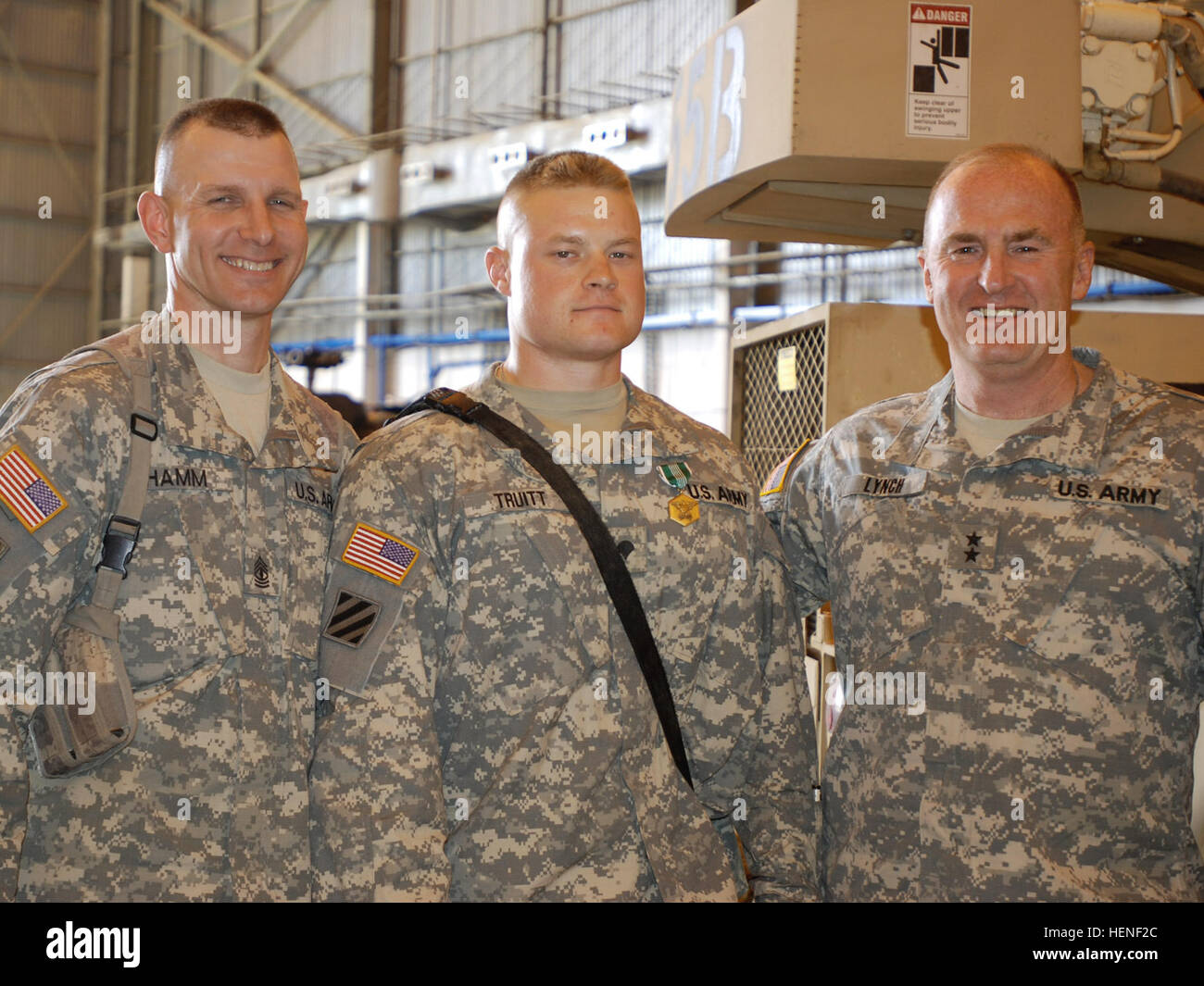 SPC. James Truitt (Mitte), Unternehmen B, 603rd Aviation Support ...