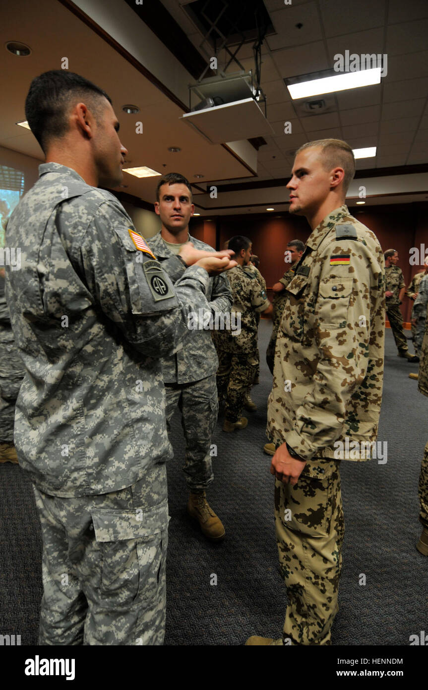 Zwei 82nd Airborne Division Fallschirmjäger Chat mit ein deutscher ...