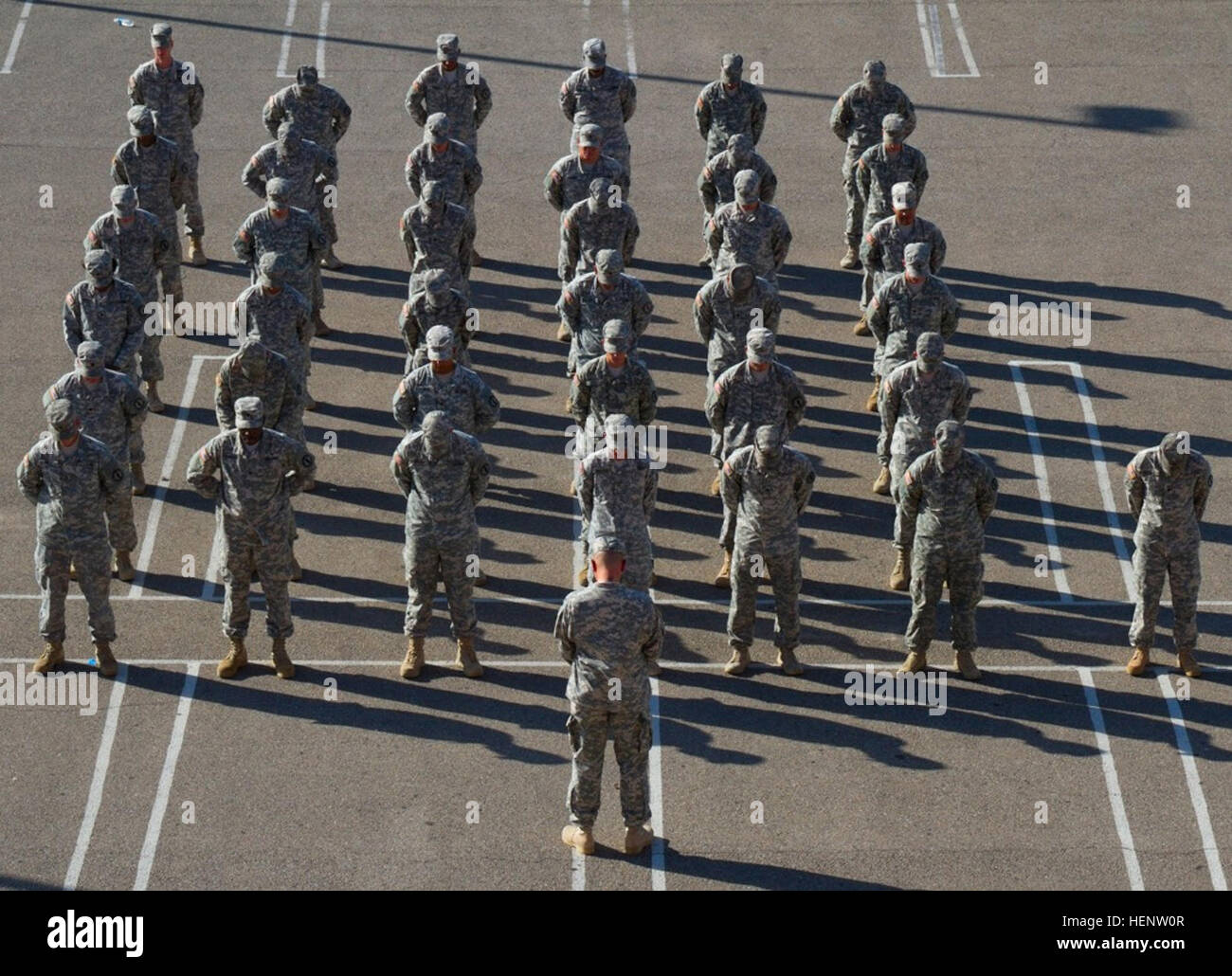 Soldaten aus dem ersten 591st Military Police Company, 93. MP-Bataillon ...