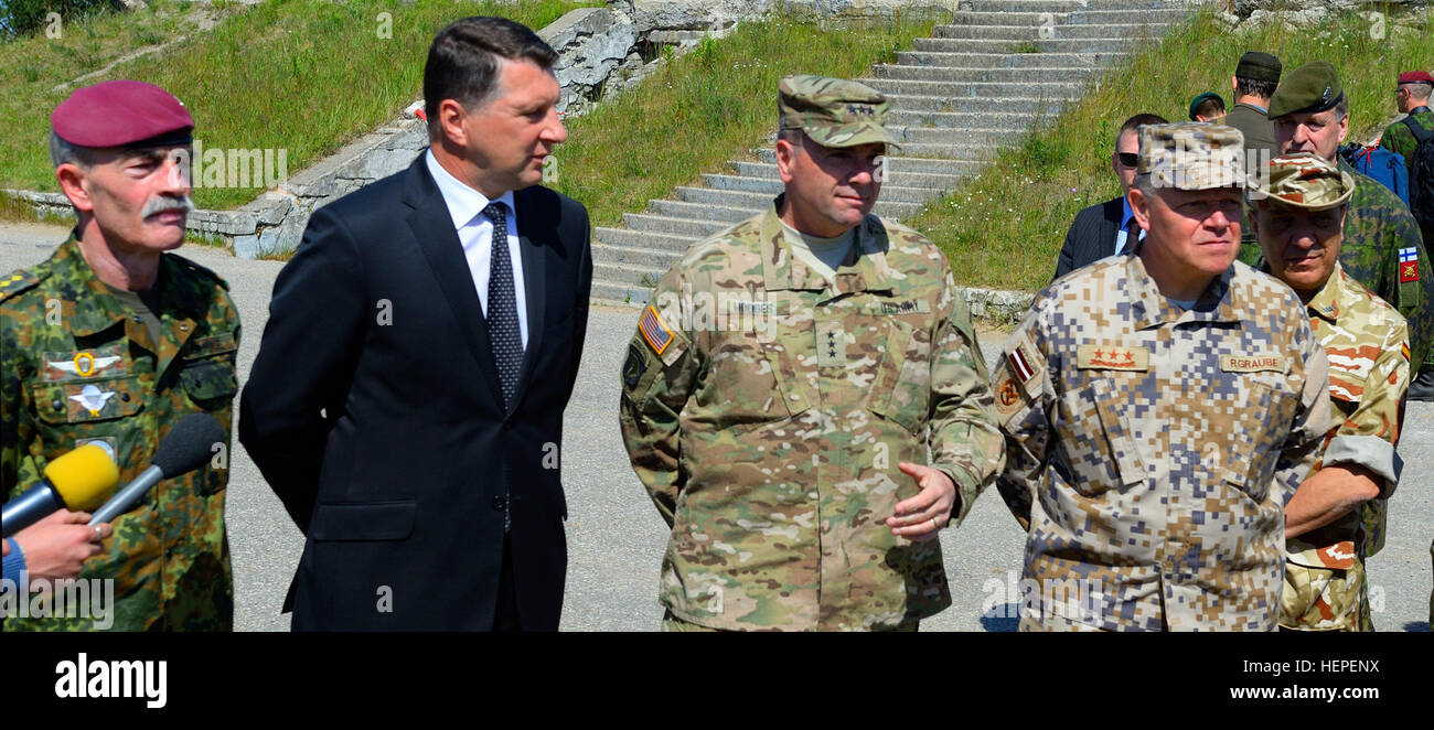 Von links: Joint Force Commander General Hans-Lothar Domröse, Lettland ...