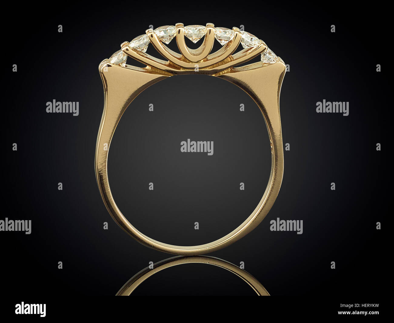 Goldener ring -Fotos und -Bildmaterial in hoher Auflösung – Alamy