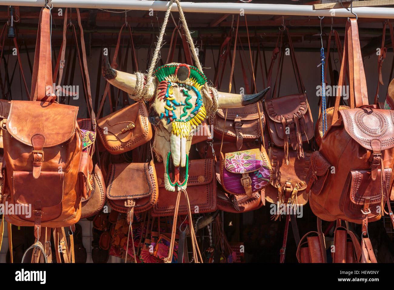 Lederwaren boutique -Fotos und -Bildmaterial in hoher Auflösung – Alamy
