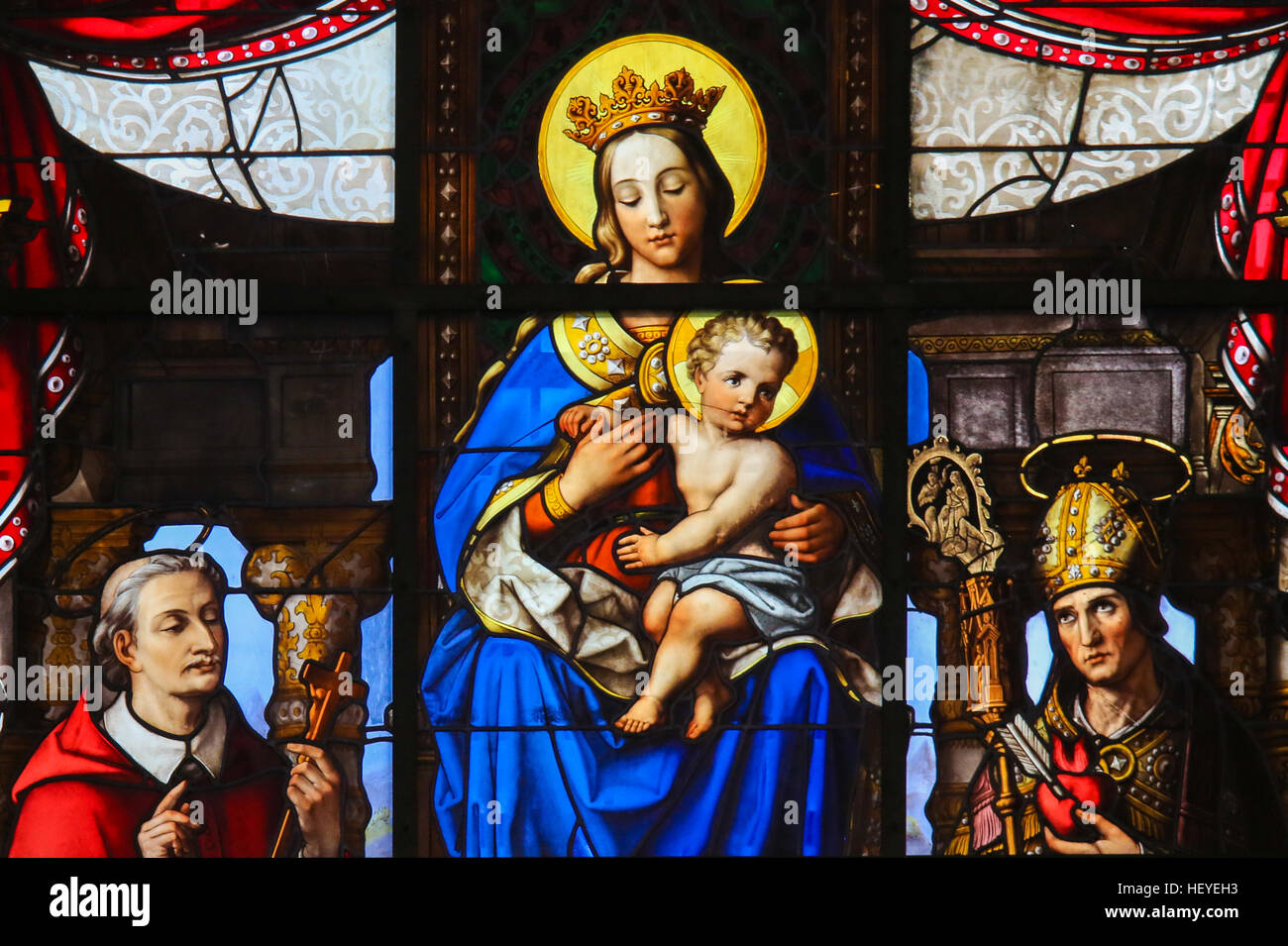 Maria und kind glasmalerei -Fotos und -Bildmaterial in hoher Auflösung – Alamy