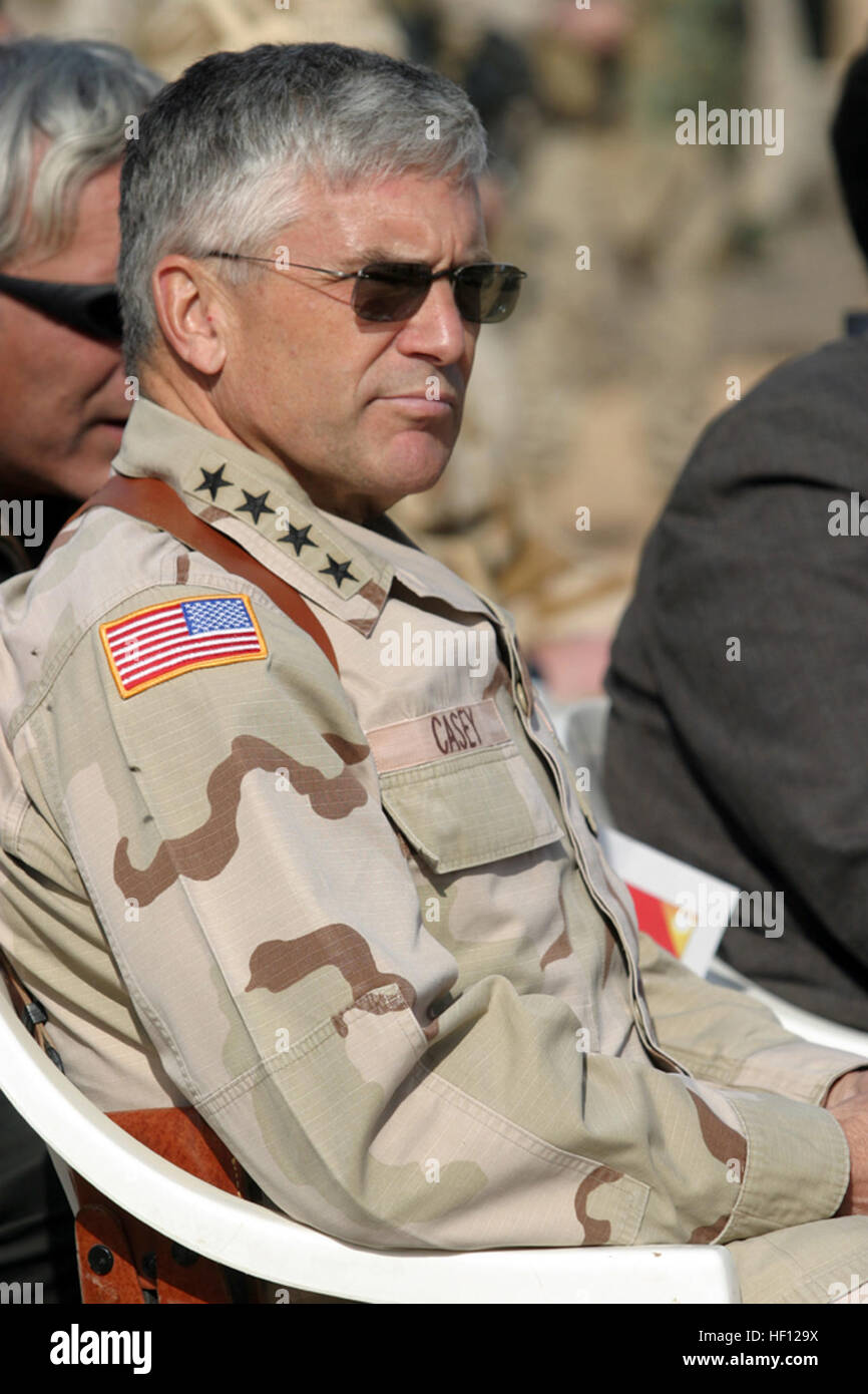 Iraqi fahne, die zeremonie anhebt -Fotos und -Bildmaterial in hoher ...