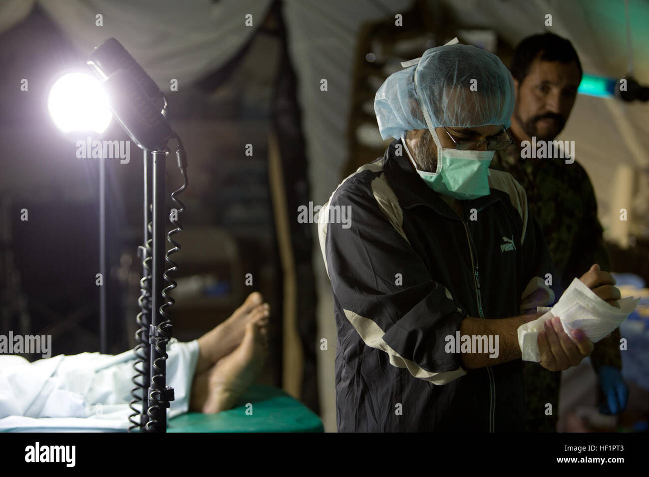 Afghan National Army Lieutenant Colonel Akbar, orthopädischer Chirurg ...
