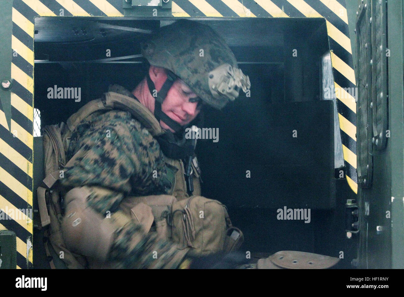 Humvee rollover training -Fotos und -Bildmaterial in hoher Auflösung ...
