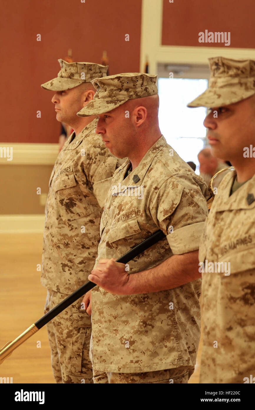 Sgt. Major Kenneth Bohn (Mitte) hält das non-Commisioned Officer ...